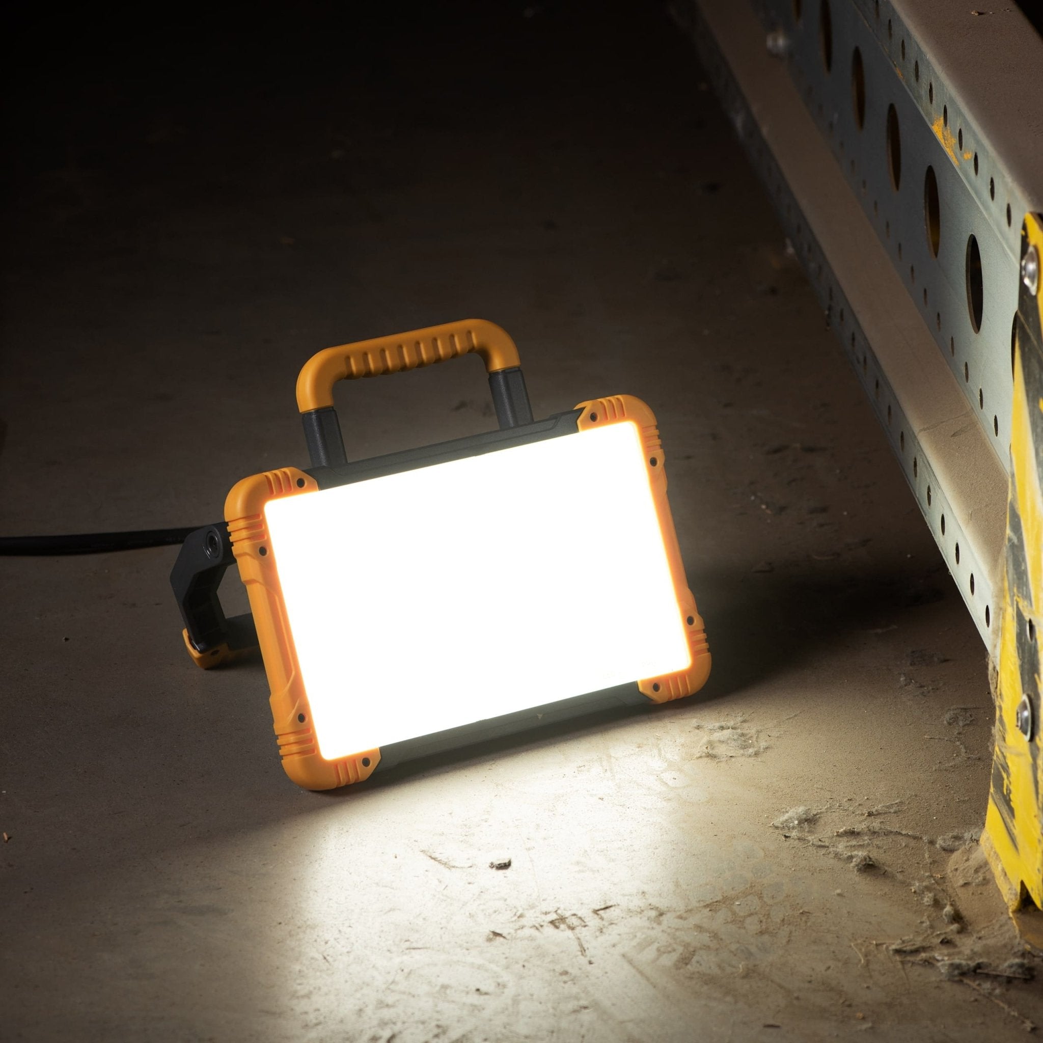 Premium LED Bouwlamp met 5 meter snoer kopen? - LED.nl